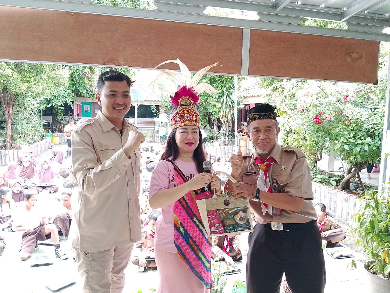 MBG, Pelajar SD dan SMP Wilayah Kelapa Gading Menikmati Mie Sagu ...
